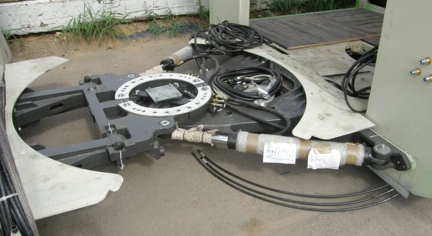 ELI5: how does the articulated part of an articulated bus have the ...